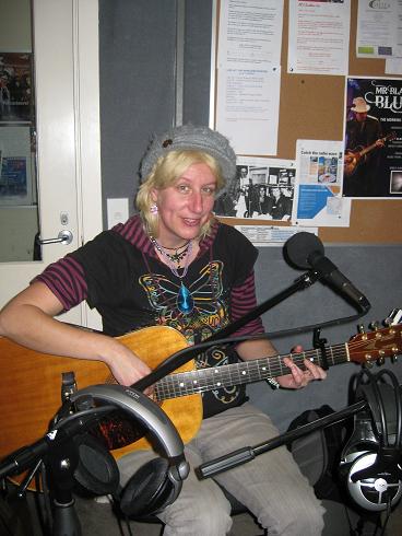 Heidi Everett Live at the Wireless Podcast – 88.3 Southern FM